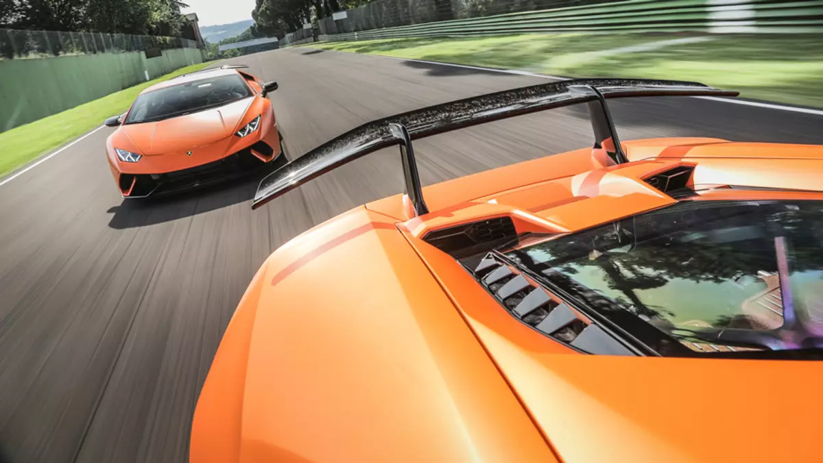 Timakanikiza a Lamborghini Haaracan Faante m'matembenukidwe a imola 1004_11