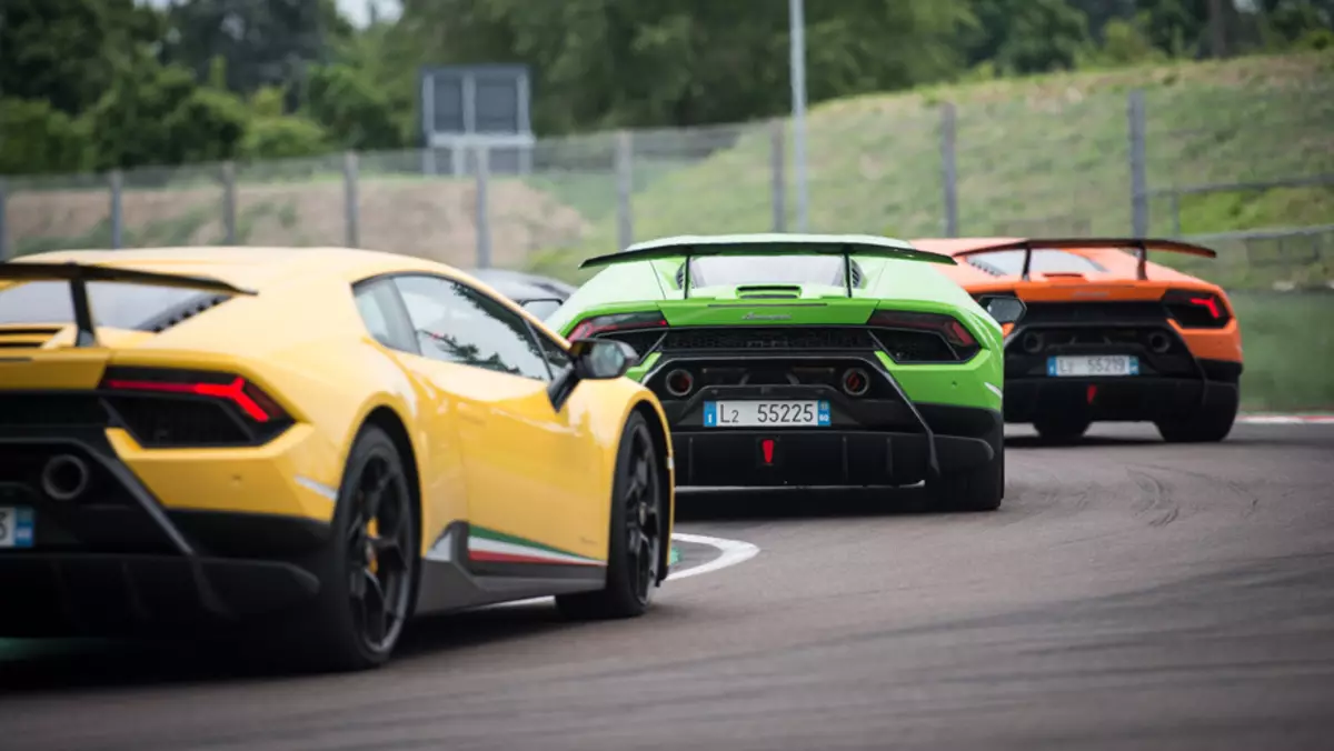 Peb nias Lamborghini Huracan ua yeeb yam nyob rau hauv lem ntawm Imola 1004_14