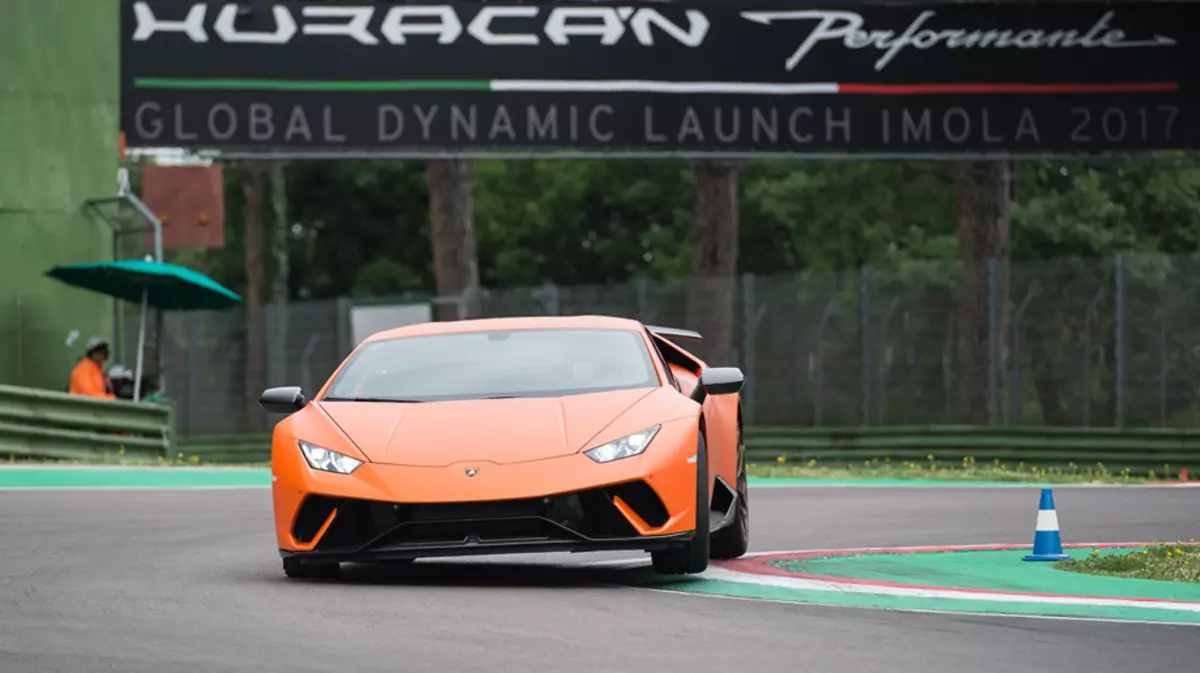 Tlačíme Lamborghini Huracan Performante v odbočkách Imoly 1004_15