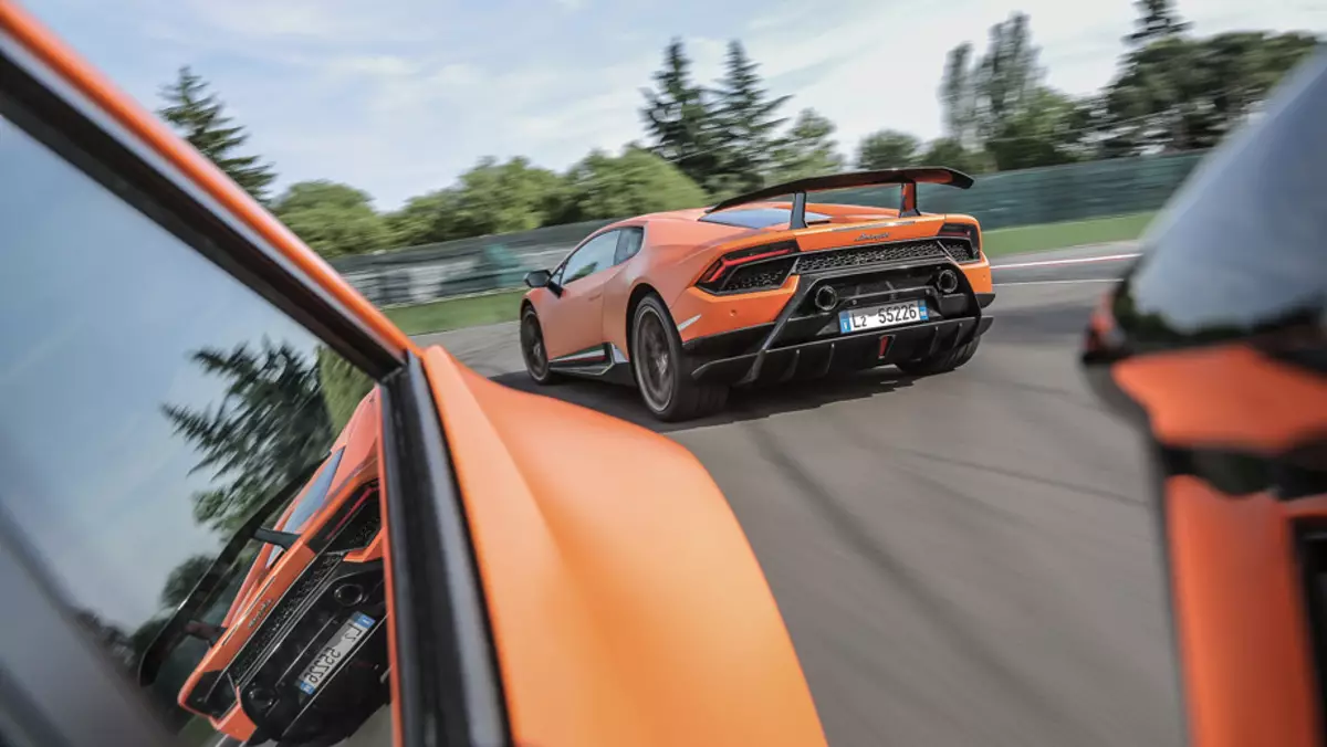 Tlačíme Lamborghini Huracan Performante v odbočkách Imoly 1004_16