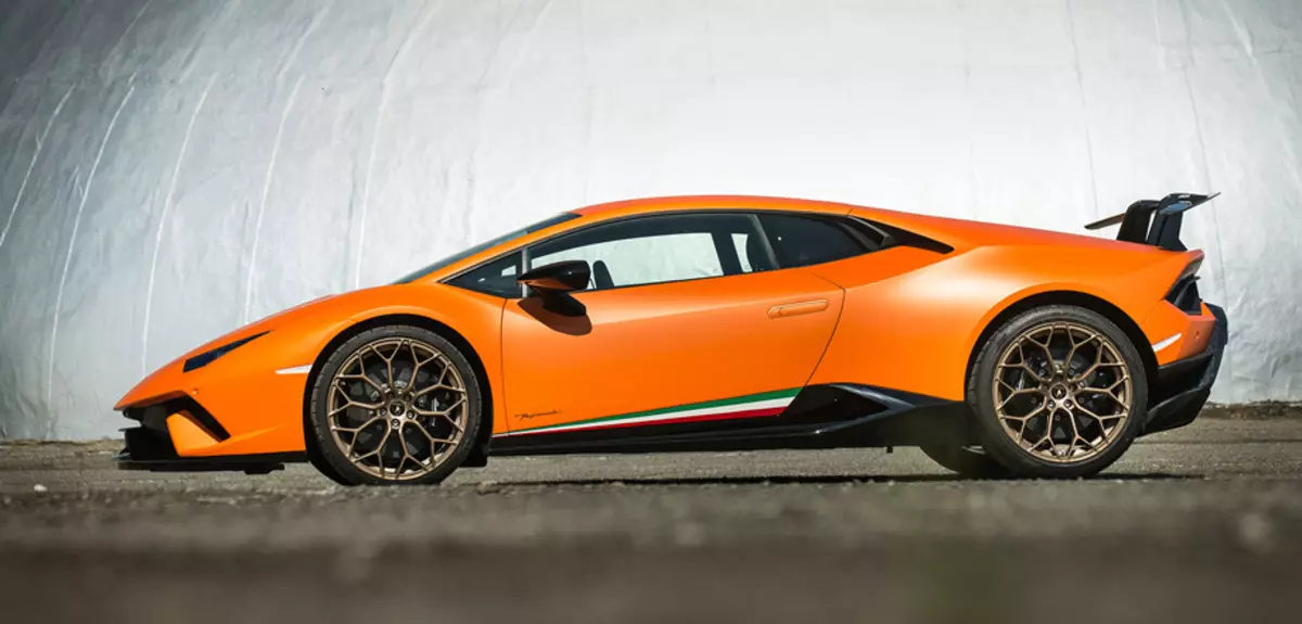 Tlačíme Lamborghini Huracan Performante v odbočkách Imoly 1004_4