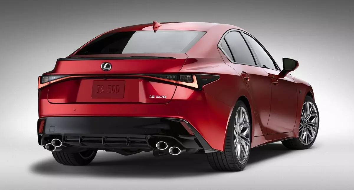 Lexus malfermis novan linion de la berlino estas 500 F Sport-agado