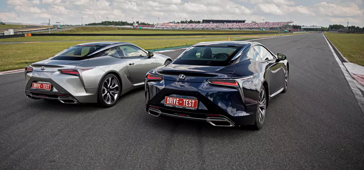 Við tvöfalt tilboðið á Lexus LC 500 í leit að árangursríkum samsetningu 1054_3