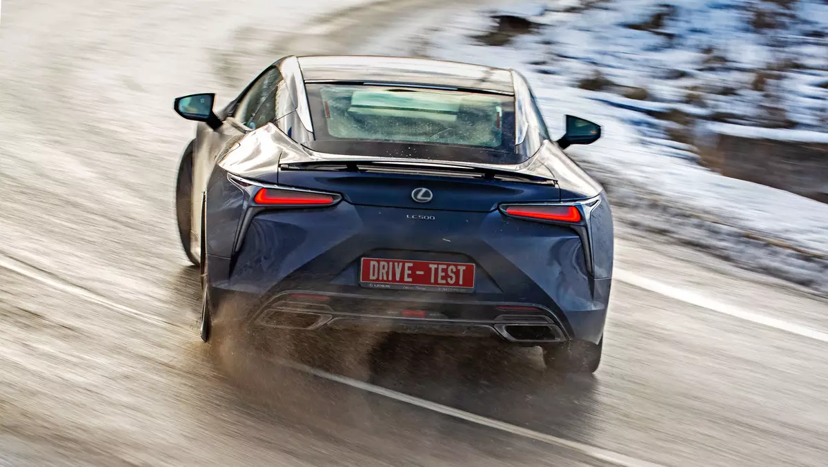 Halt in Schritt vom Verständnis des Coupés Lexus LC 500 1055_1