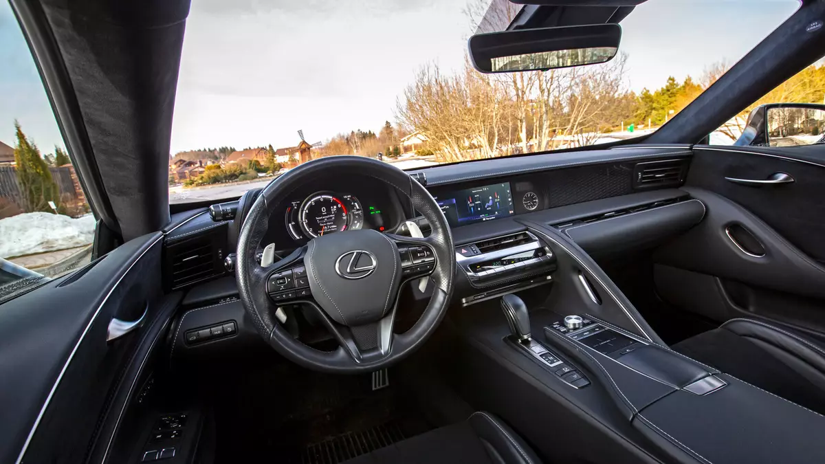 Halt in Schritt vom Verständnis des Coupés Lexus LC 500 1055_3