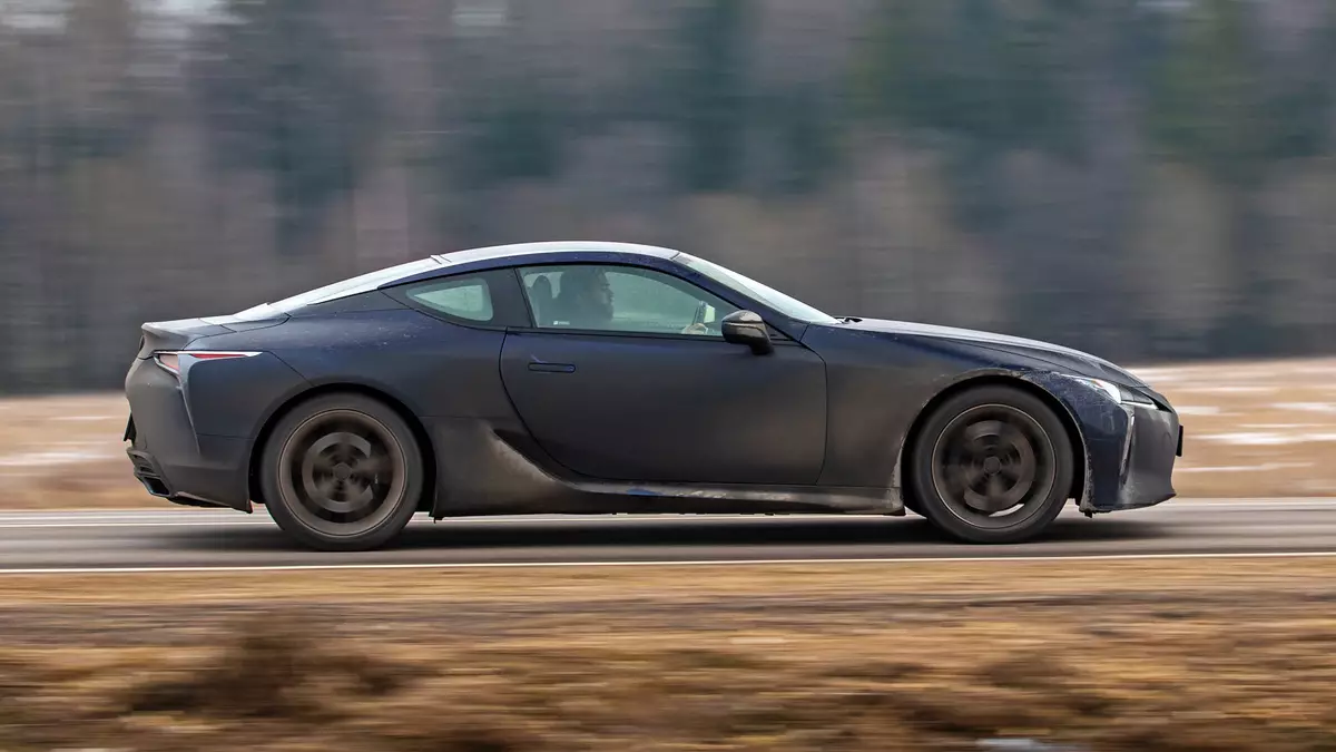 Halt in Schritt vom Verständnis des Coupés Lexus LC 500 1055_5