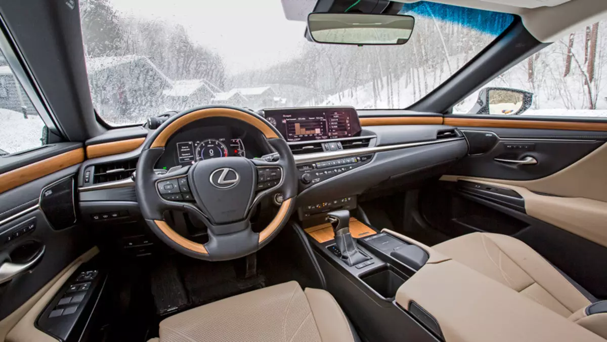 Oxşar sedan Lexus ES 250-ni qiymətləndirmək üçün Camry üçün müraciət edin 1056_1