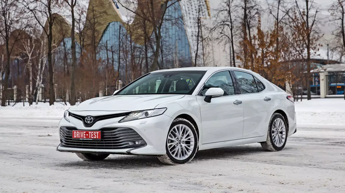 Beantragen Sie Camry, um die verwandte Sedan Lexus ES 250 zu bewerten 1056_15