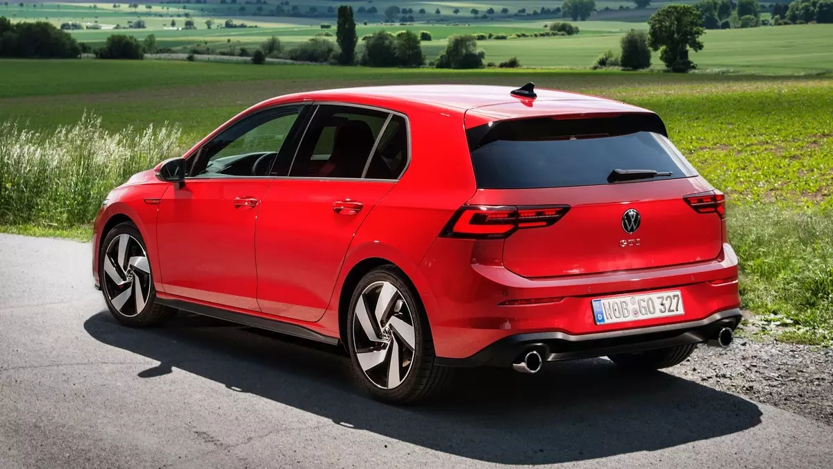 Volkswagen Golf yoo pada si Russia sunmọ igba ooru 10790_1