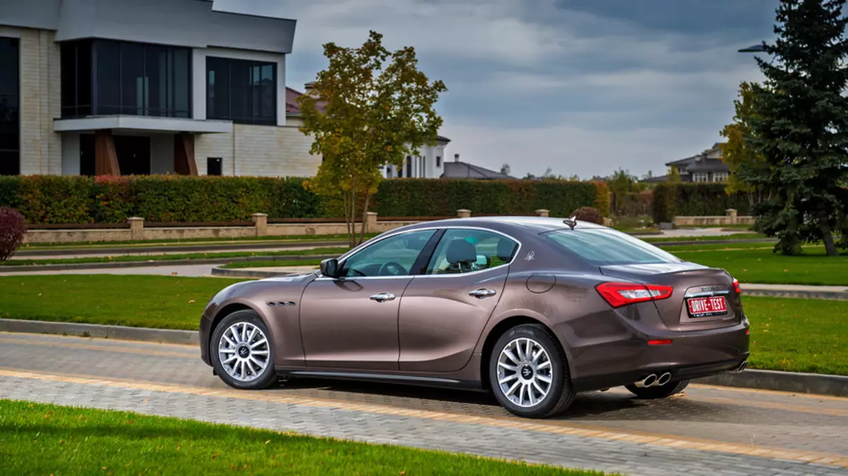 Naningkamot sa ibaliwala ang bili sa negosyo Sedan Maserati Ghibli