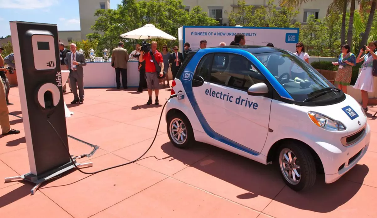 San Diego ရှိ City-Kara Car2Go သည်လျှပ်စစ်ဓာတ်အားမှဓာတ်ဆီအထိမောင်းလိမ့်မည် 11225_1