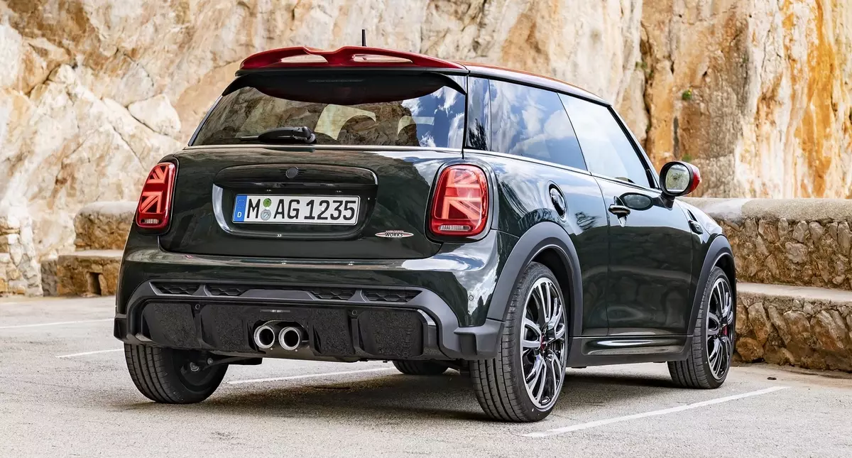 Na die opdatering Mini John Cooper Works, het dit merkbaar opgetrek