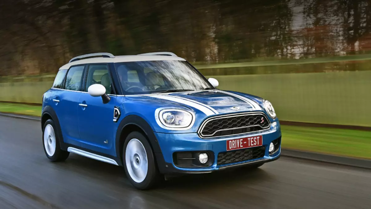 Nou gade nan renmen ak je nan New Mini Countro Cooper a S