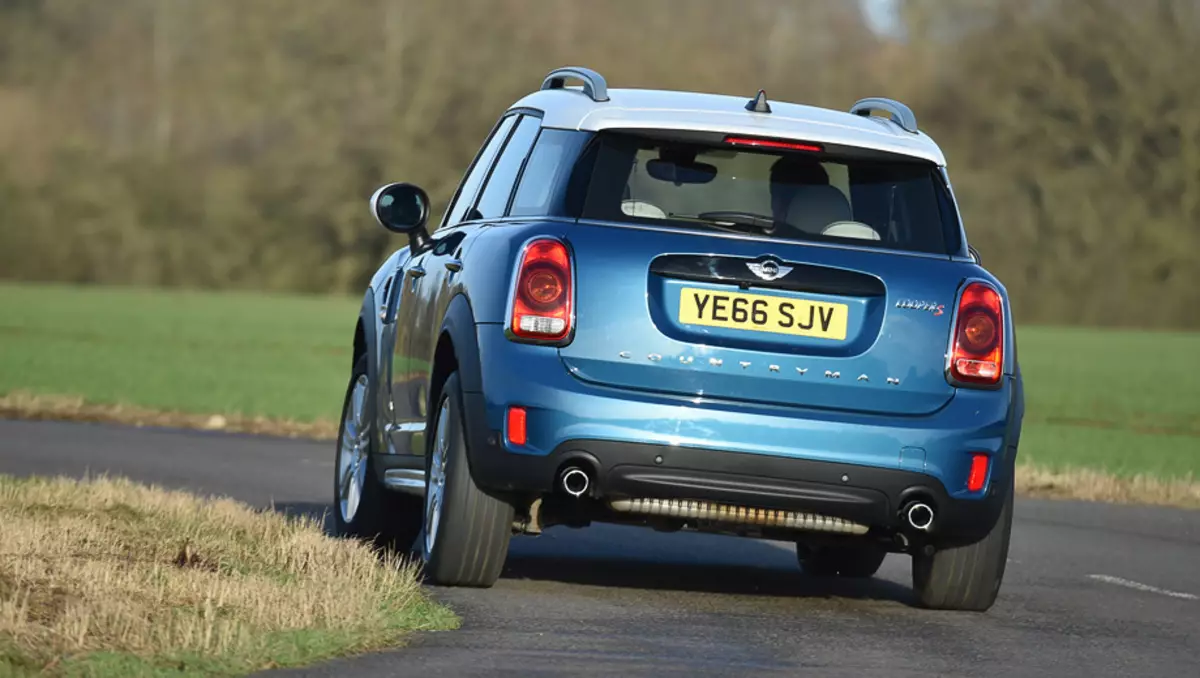 Aħna nħarsu fl-imħabba mal-għajnejn għall-Mini Countryman Cooper Ġdid 1181_11