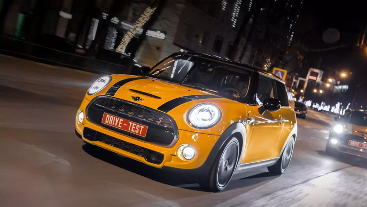 Ons besmet mini-virus van Hatch Mini Cooper en Cooper se