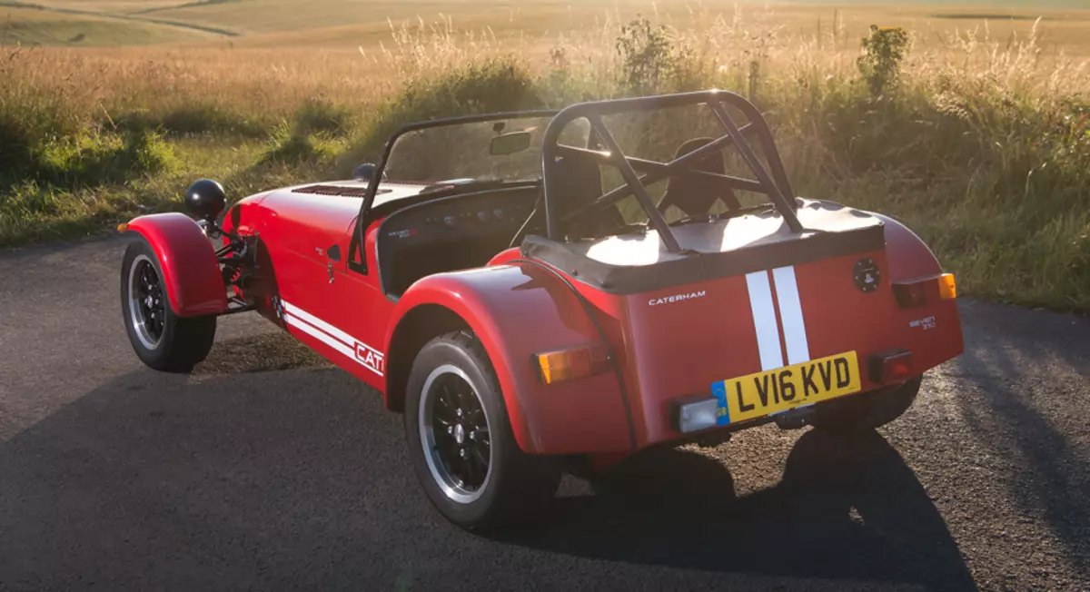 Roadster Caterham Seven 310 hooples täiusliku tasakaalu 12045_1