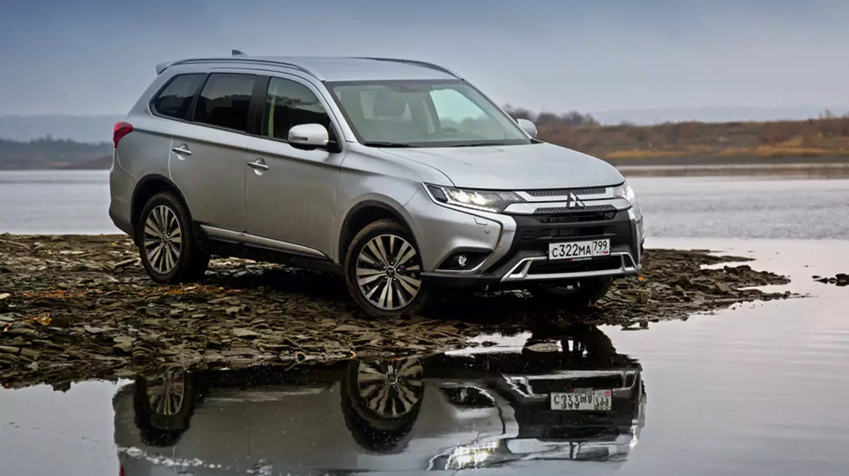 Biz yenilənmiş krossover Mitsubishi Outlander tərəqqi qiymətləndirmək