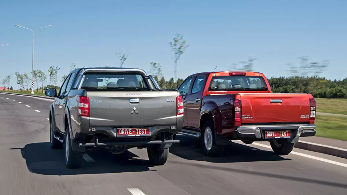 Wir laufen von der Stadt an den Pickups Isuzu D-Max und Mitsubishi L200 1209_22