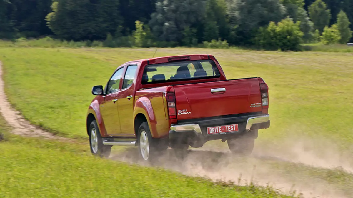 Ons loop van die stad by die bakkie Isuzu D-Max en Mitsubishi L200 1209_7