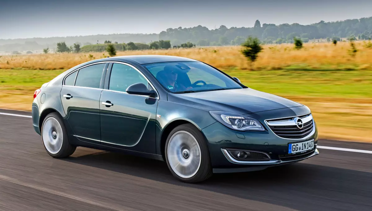 Invibly ni awọn alaye ti awọn restyling awoṣe Opel insignia 1253_9