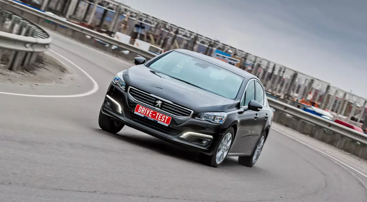 கடந்த காலத்தில் இருந்து புதுப்பிக்கப்பட்ட Sedan Peugeot 508 இல் நாங்கள் பார்க்கிறோம் 1274_8