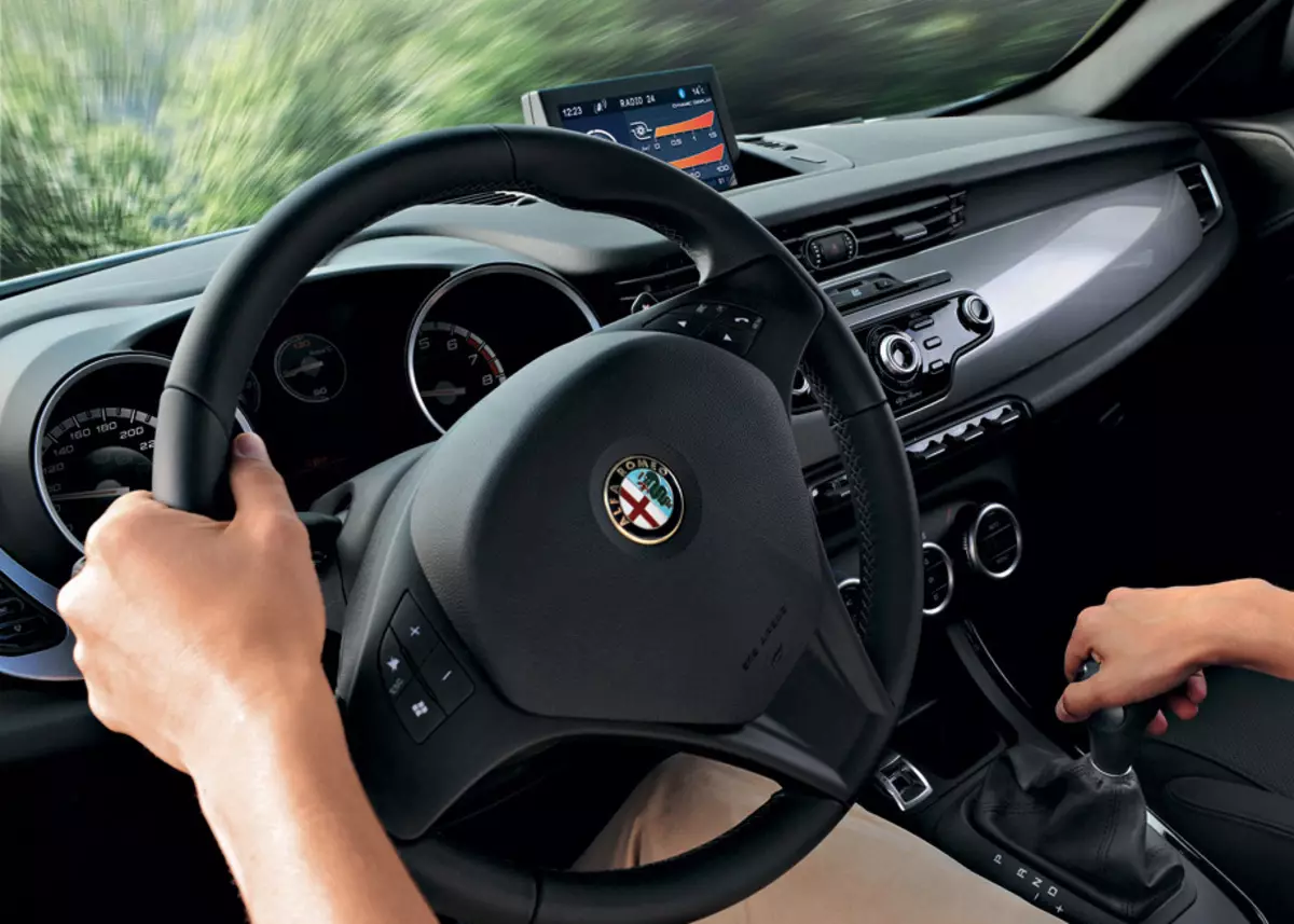 Rusya'da, Hatchback Alfa Romeo Giulietta satışlarına başladı 12923_2