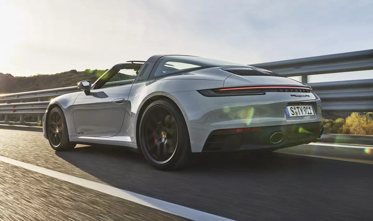 Porsche 911 GTS dia nanoritra hozatra ary nahazo safidy vaovao