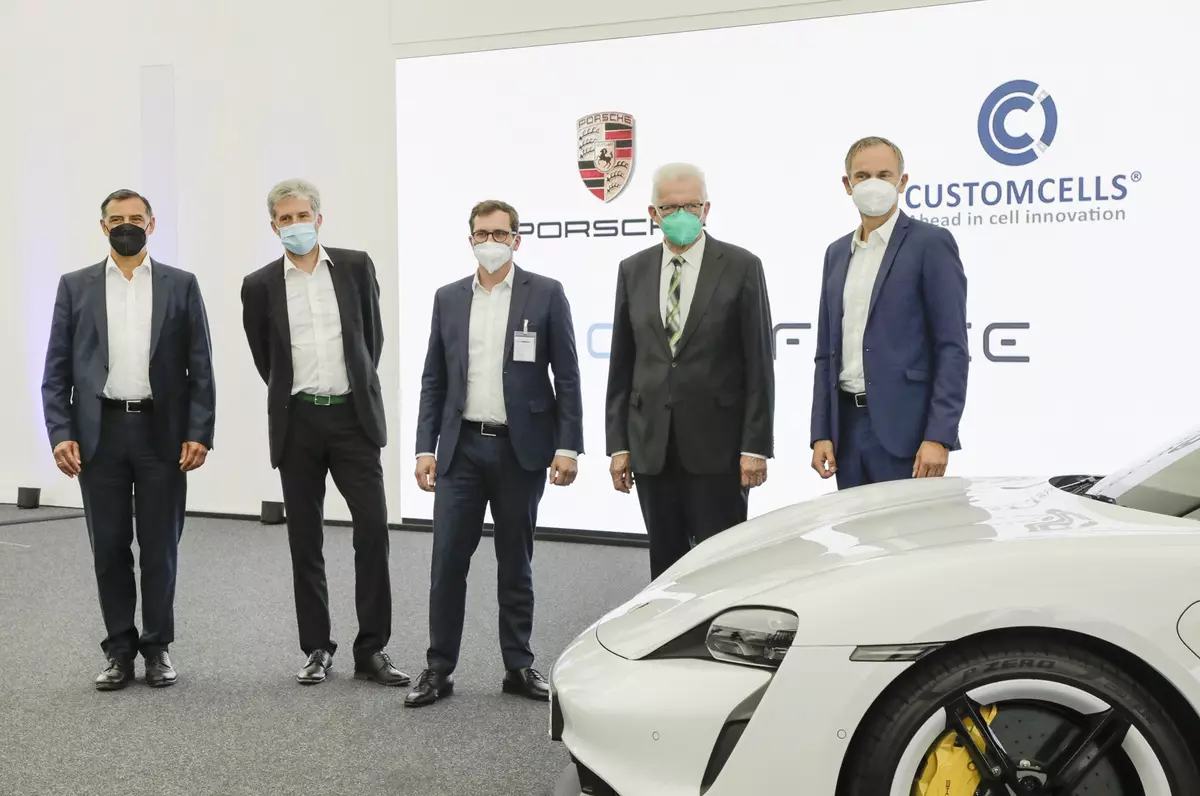 Porsche ngluncurake produksi sel lithium dhuwur