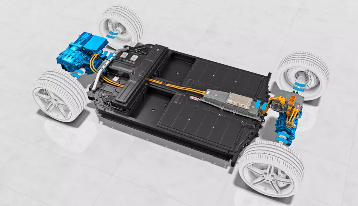 Ni malŝarĝas 800-voltajn sedanojn porsche taycan 1304_28