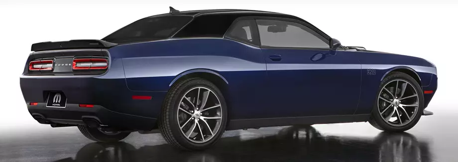 Buro-mopar fierde it 80ste jubileum fan 'e Unusual Coupe Dodge Challenger 13126_1