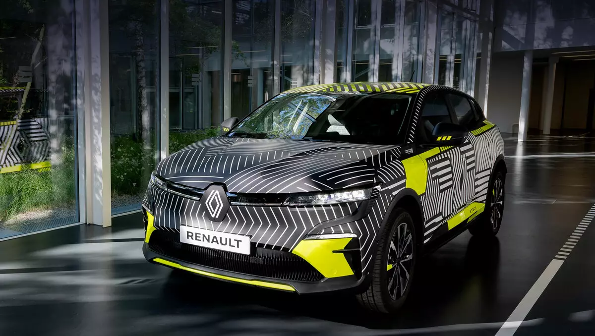 Hatchback Renault Megane E-Tech Electric va juca premiera în toamnă