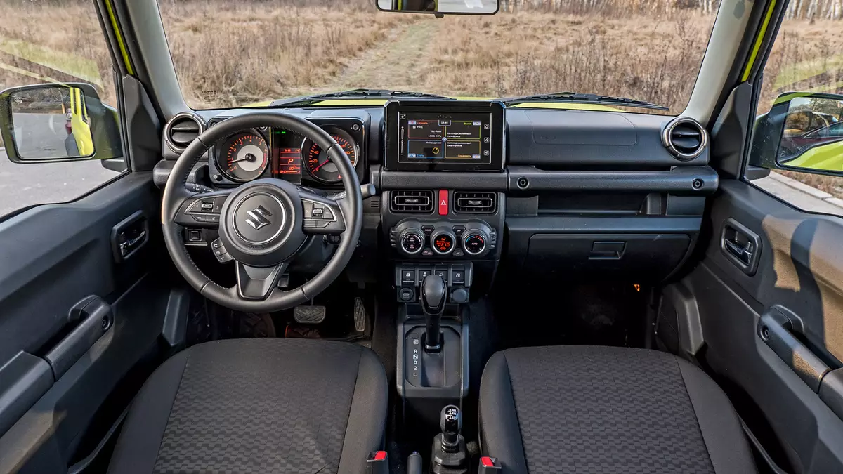 Бид Suzuki jimny-ийн давуу талыг урьд өмнө нь уран зөгнөлдөө хэрэгжүүлдэг 1404_1