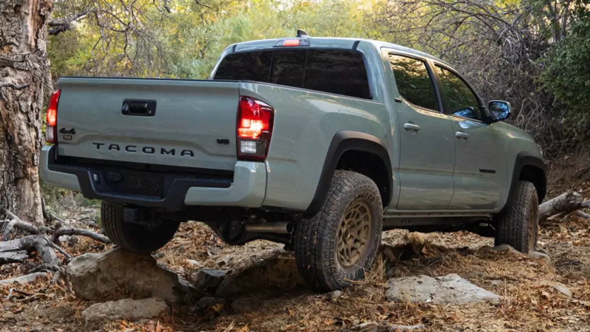 Toyota Tacoma Trail Edition 4 × 4 прапануе лифтованную падвеску 1444_1