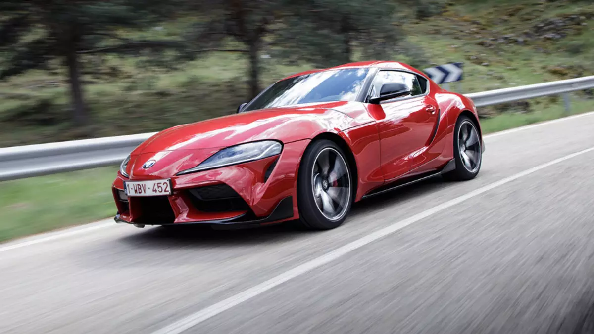 Προσπαθώντας να αφηρούν από την BMW στο Liftbek Toyota GR Supra 1449_10