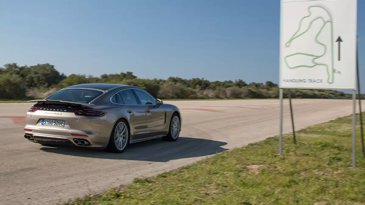 Chúng tôi nhìn vào chiếc hatchback Porsche Panamera Turbo S E-Hybrid 1529_7