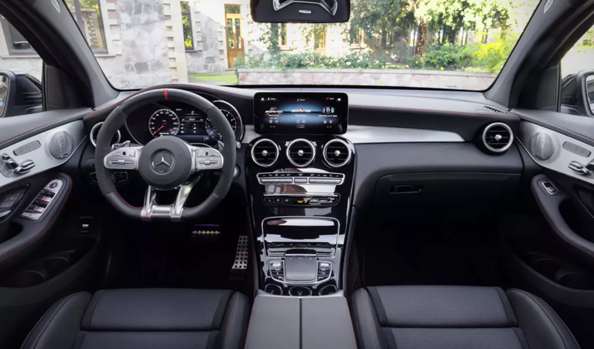 Մի զույգ Mercedes-AMG GLC 43 Crossover ավելացված է իշխանության մեջ 15457_2