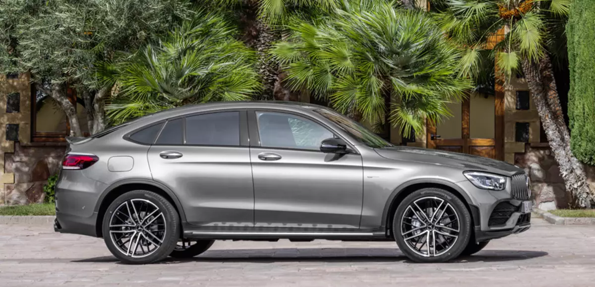 Hiji pasangan Mercedes-AMG GLC 43 crossovers ditambahkeun dina kakuatan 15457_3