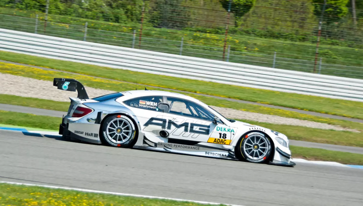 Tinitingnan namin ang labanan ng Audi, BMW at Mercedes sa DTM 1550_12