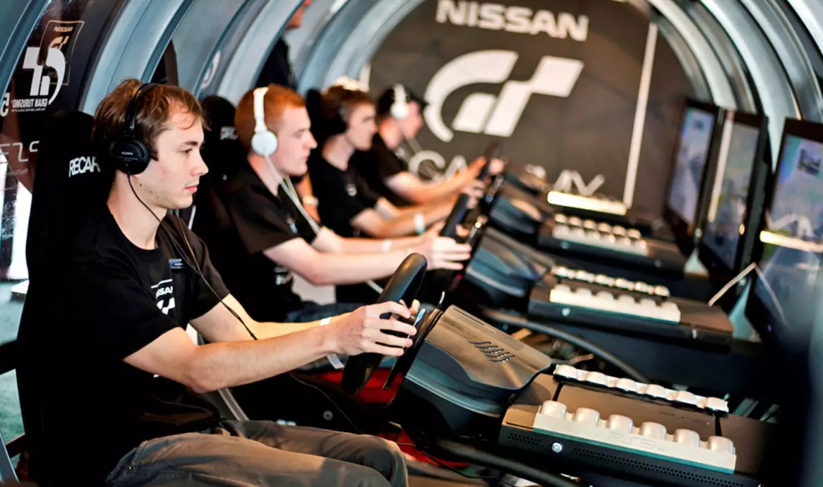 Suivez la formation de coureurs dans le projet Nissan GT Academy 1555_2