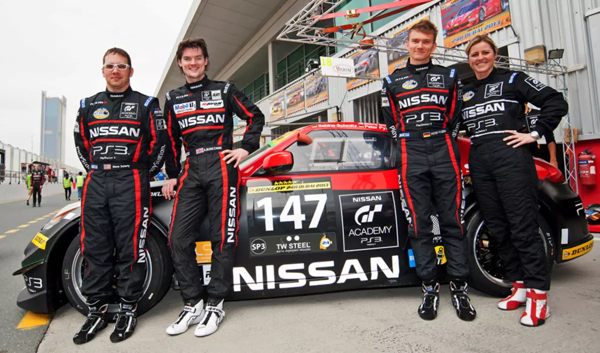 Folgen Sie der Bildung von Fahrern im Projekt Nissan GT Academy 1555_6