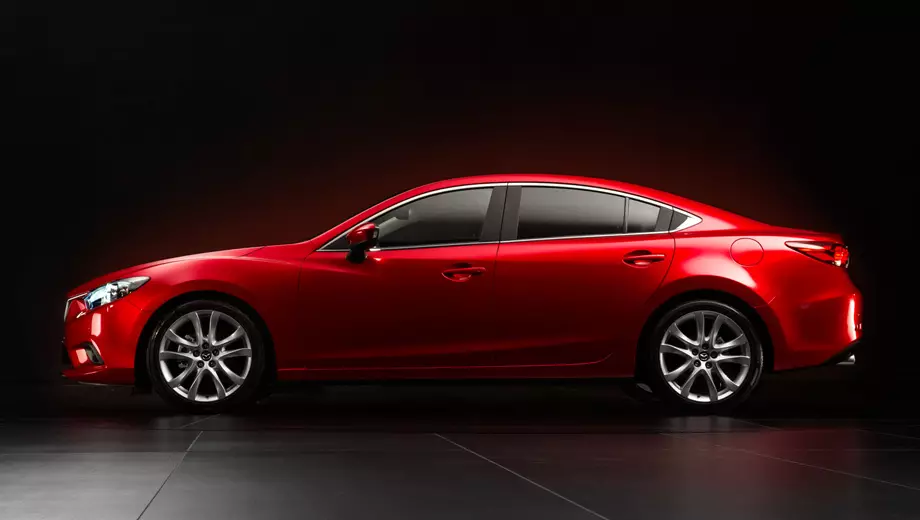 לשפוך את אור האולפן על החדש mazda6