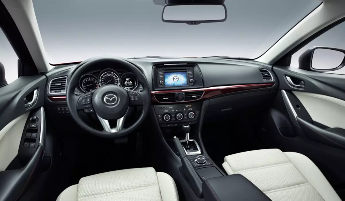 Huet de Studio Liicht op der neier Sedan Mazda6 geschoss 1565_4