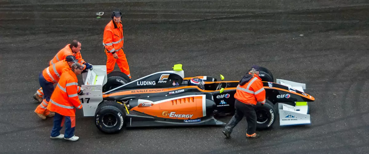 Kekene yn 'e kunde mei de Renault Formula op' e snelwei Spa Francoursham 1567_5