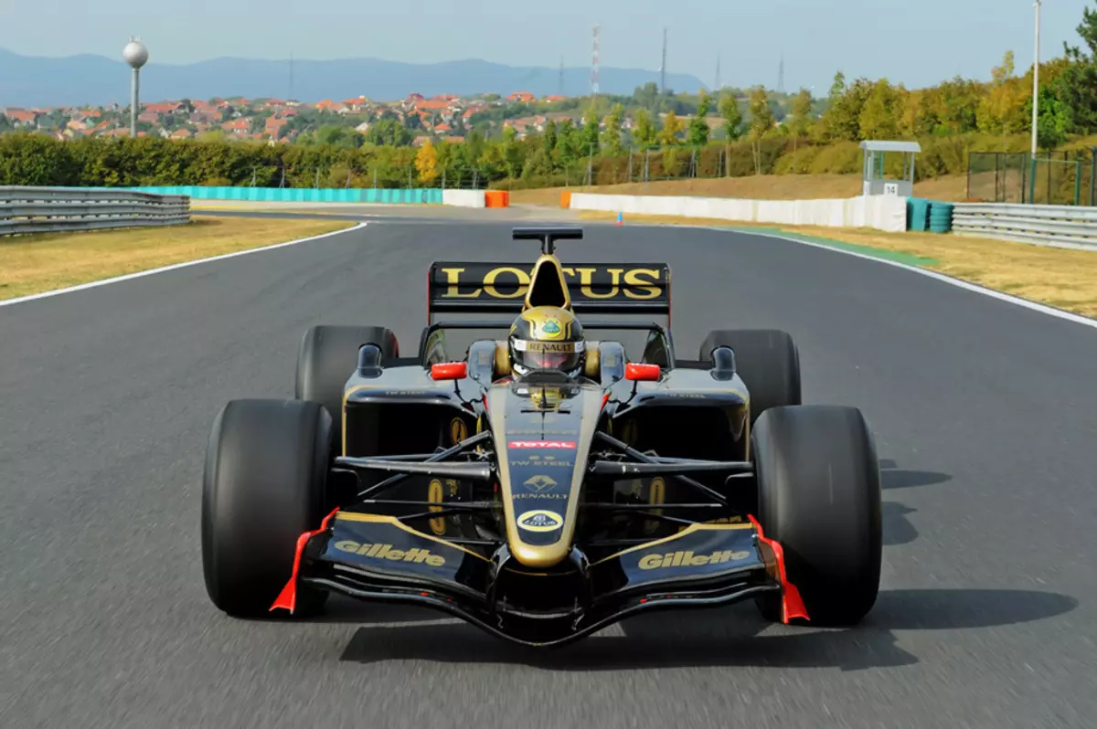 Ղեկին նստելը մի racing մասին մեքենայի Formula 1 1574_15