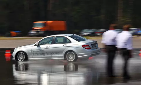 Mercedes-ben a védelmi szolgáltatás poligonban 1589_2