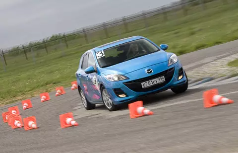 O que graças às instrutores da escola Mazda Sport Academy 1595_4