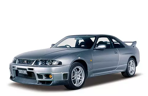 Nissan gt-r හි ක්රීඩා සම්ප්රදායන්ට අපි උපහාර දැක්වුවෙමු 1598_16