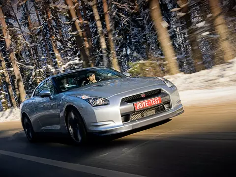 Biz Nissan GT-R ning sport an'analariga hurmat ko'rsatamiz 1598_32