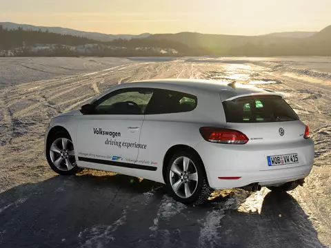 We inspect the beauty of Norway on a compartment Volkswagen Scirocco