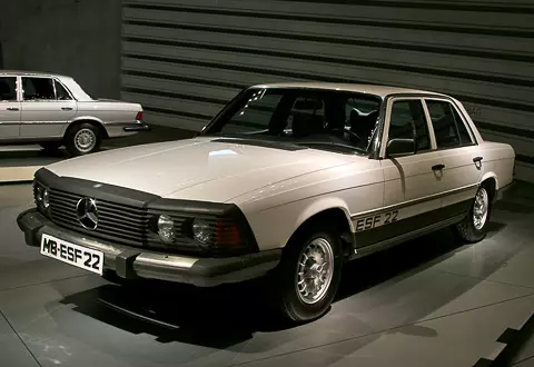 Kunst! Çfarë është interesante për Muzeun e ri Mercedes-Benz 1612_13